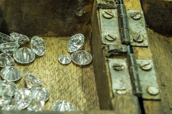 The Ultimate Diamond Education Guide from the Diamond Expert